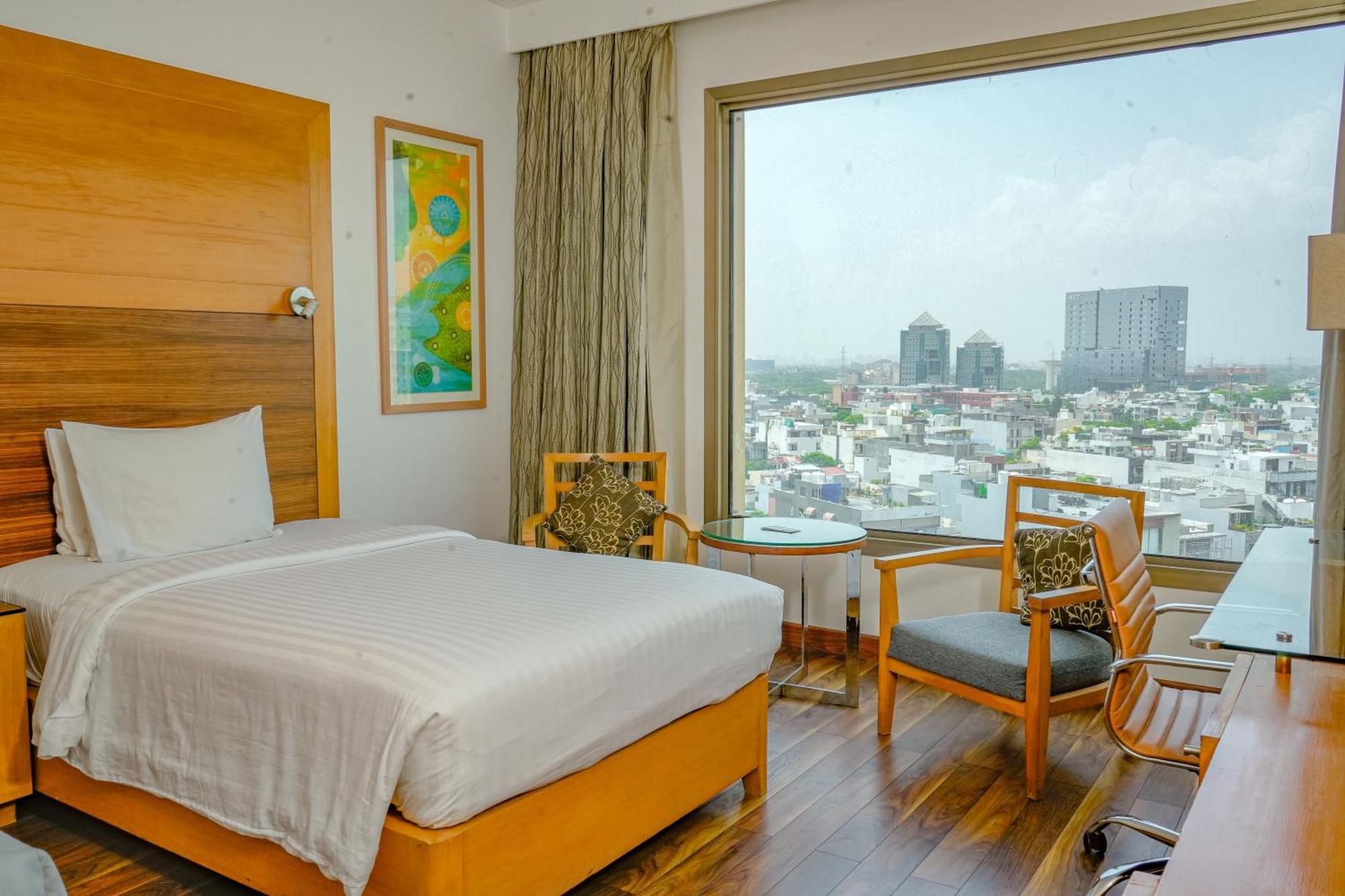 HOTEL COURTYARD GURUGRAM DOWNTOWN | ⋆⋆⋆⋆ | GURGAON, INDIA | SEASON ...