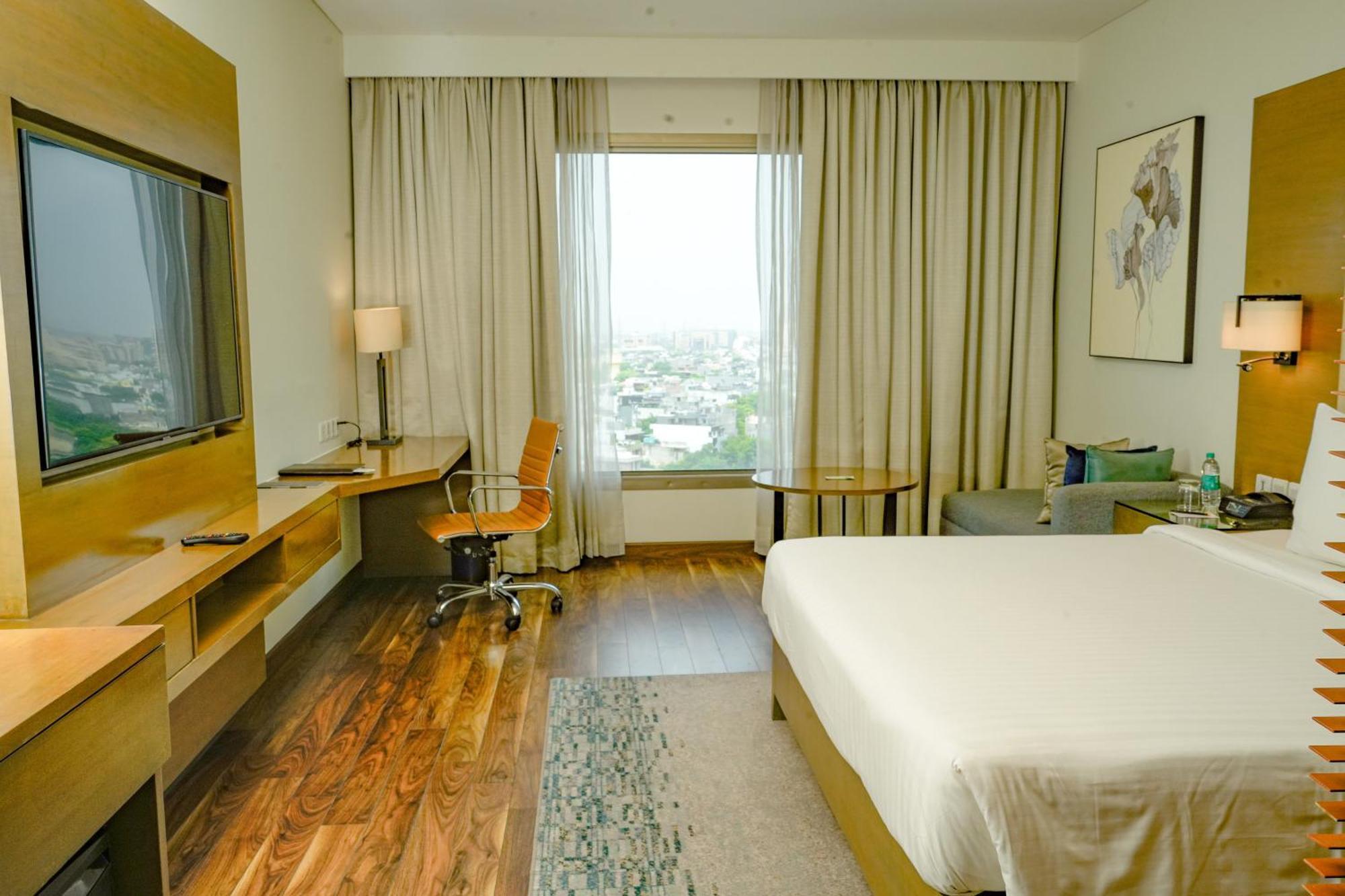 HOTEL COURTYARD GURUGRAM DOWNTOWN | ⋆⋆⋆⋆ | GURGAON, INDIA | SEASON ...